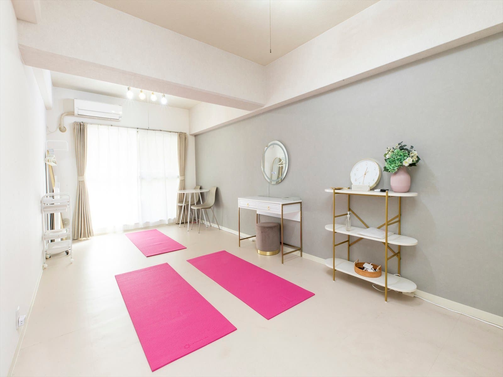 【✨New✨特別価格】＜六本木の隠れ家＞完全個室サロン/ペーパーシーツ・マクラカバー無料/プロ仕様ベッド/メイク台完備の写真6