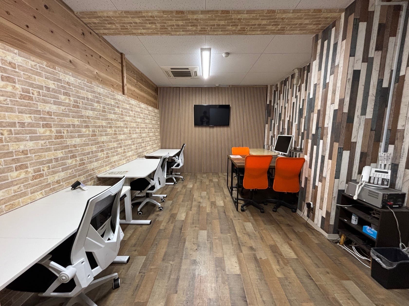 【駅近】緑地公園駅から徒歩1分「オレンジワーク緑地公園店 会議室A」の写真1