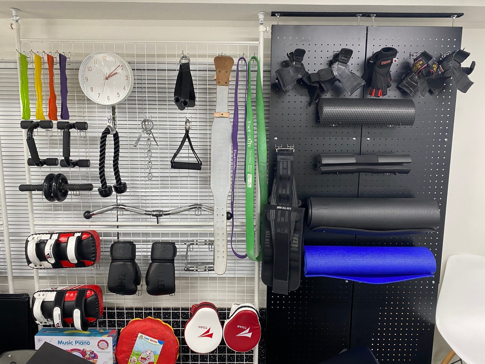 【八丁堀駅徒歩2分】大判ミラー６面設置・42㎡の広々個室ジムの写真6