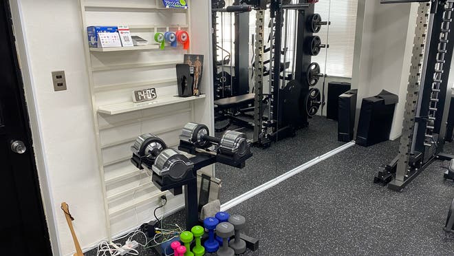 【八丁堀駅徒歩2分】大判ミラー6面設置・42㎡の広々個室ジムの写真7