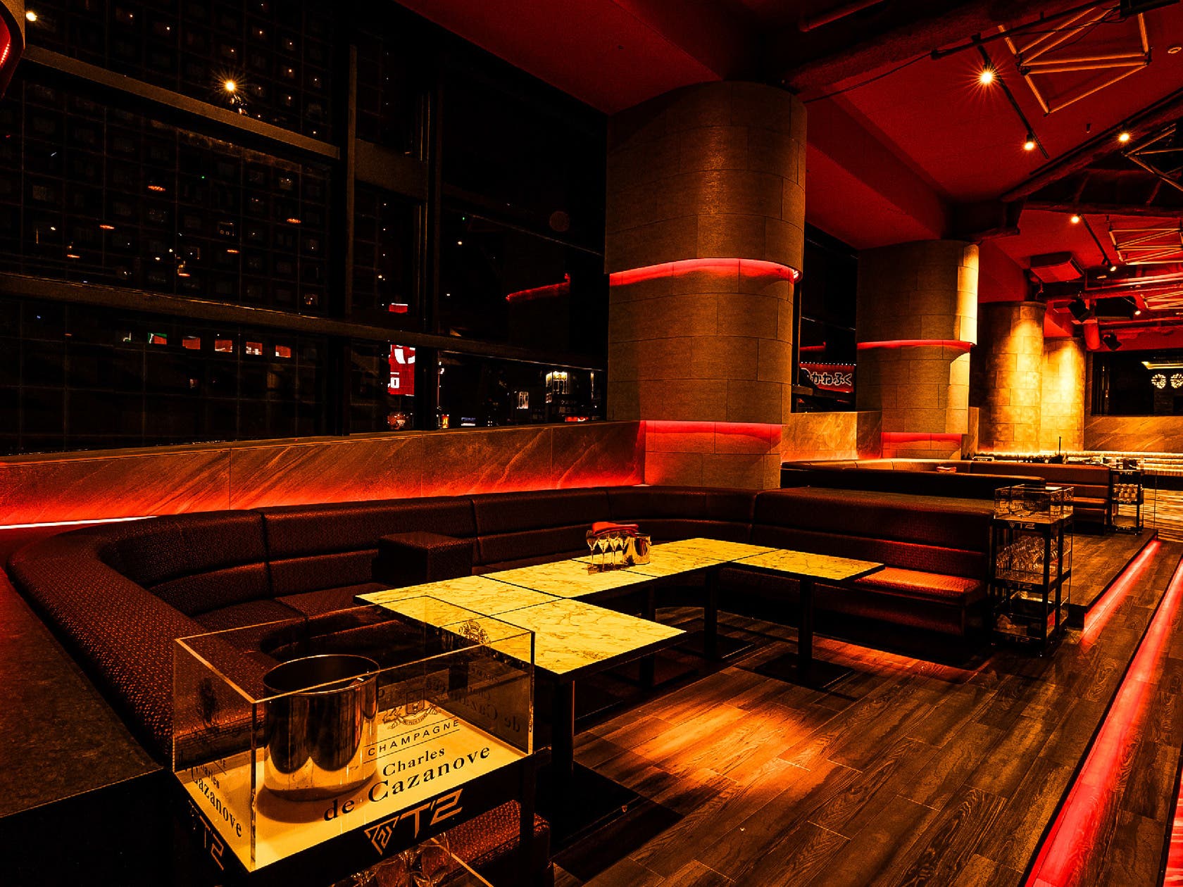 T2 SHINJUKU 新宿 新宿駅直結で1フロア総面積300坪以上、天井高7m、収容キャパシティ1,000人の新宿最大級クラブの写真11