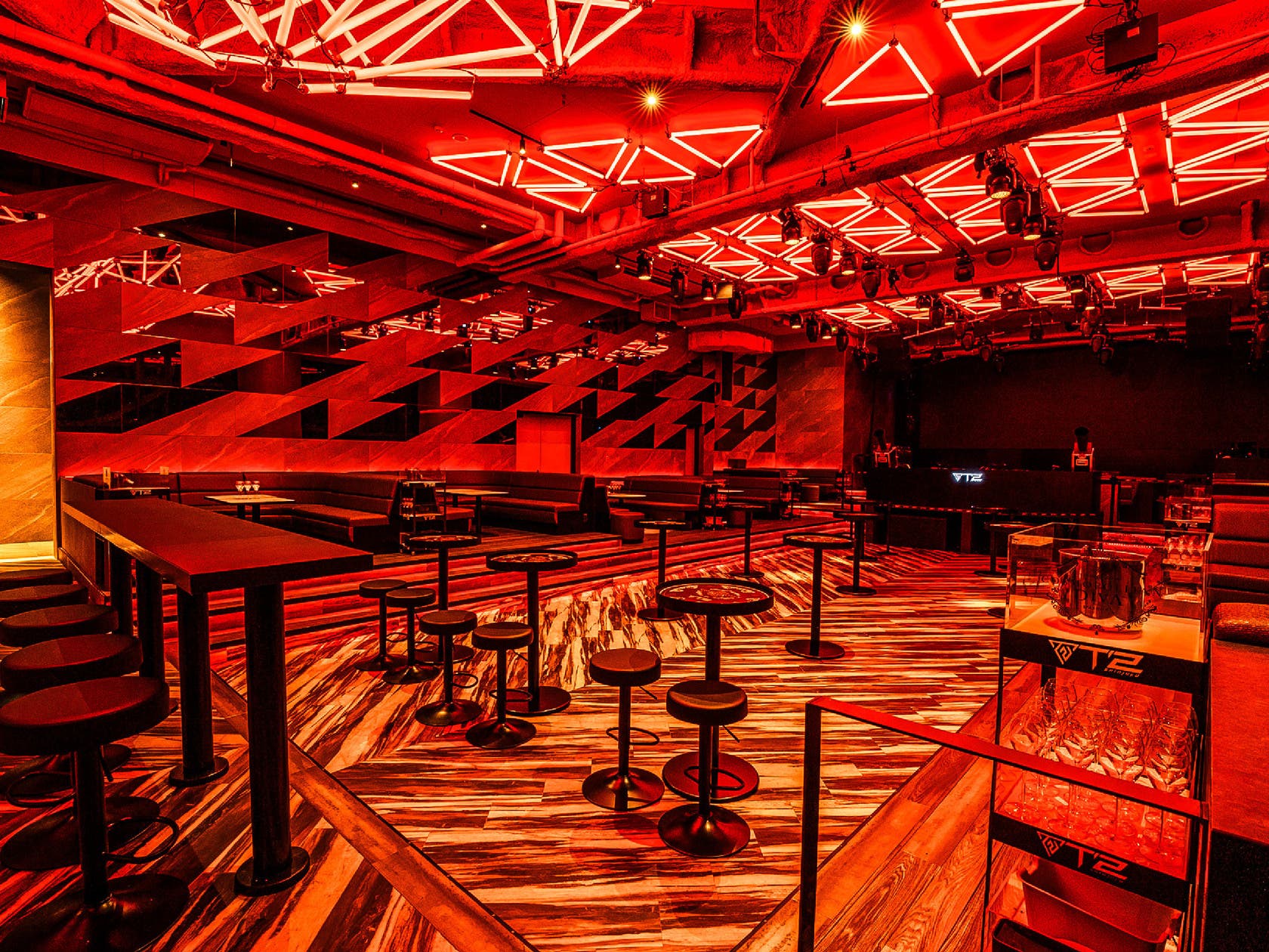 T2 SHINJUKU 新宿 新宿駅直結で1フロア総面積300坪以上、天井高7m、収容キャパシティ1,000人の新宿最大級クラブの写真3