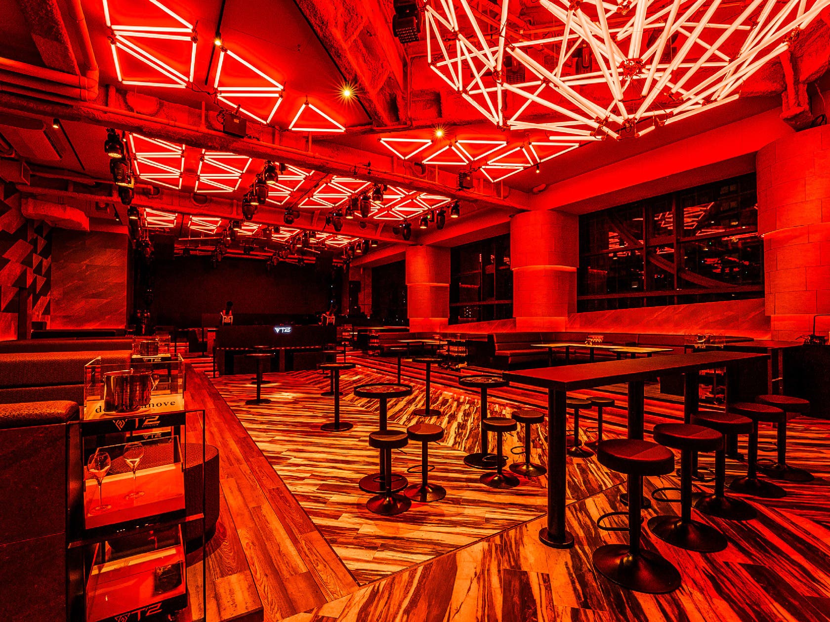 T2 SHINJUKU 新宿 新宿駅直結で1フロア総面積300坪以上、天井高7m、収容キャパシティ1,000人の新宿最大級クラブの写真4