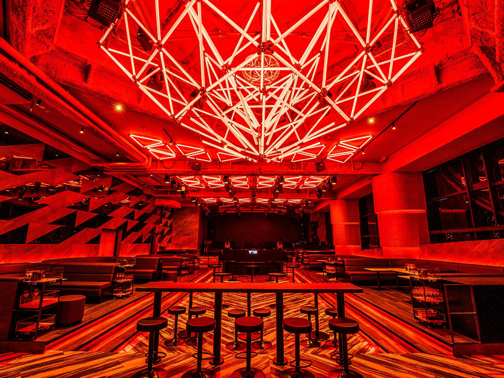 T2 SHINJUKU 新宿 新宿駅直結で1フロア総面積300坪以上、天井高7m、収容キャパシティ1,000人の新宿最大級クラブの写真5