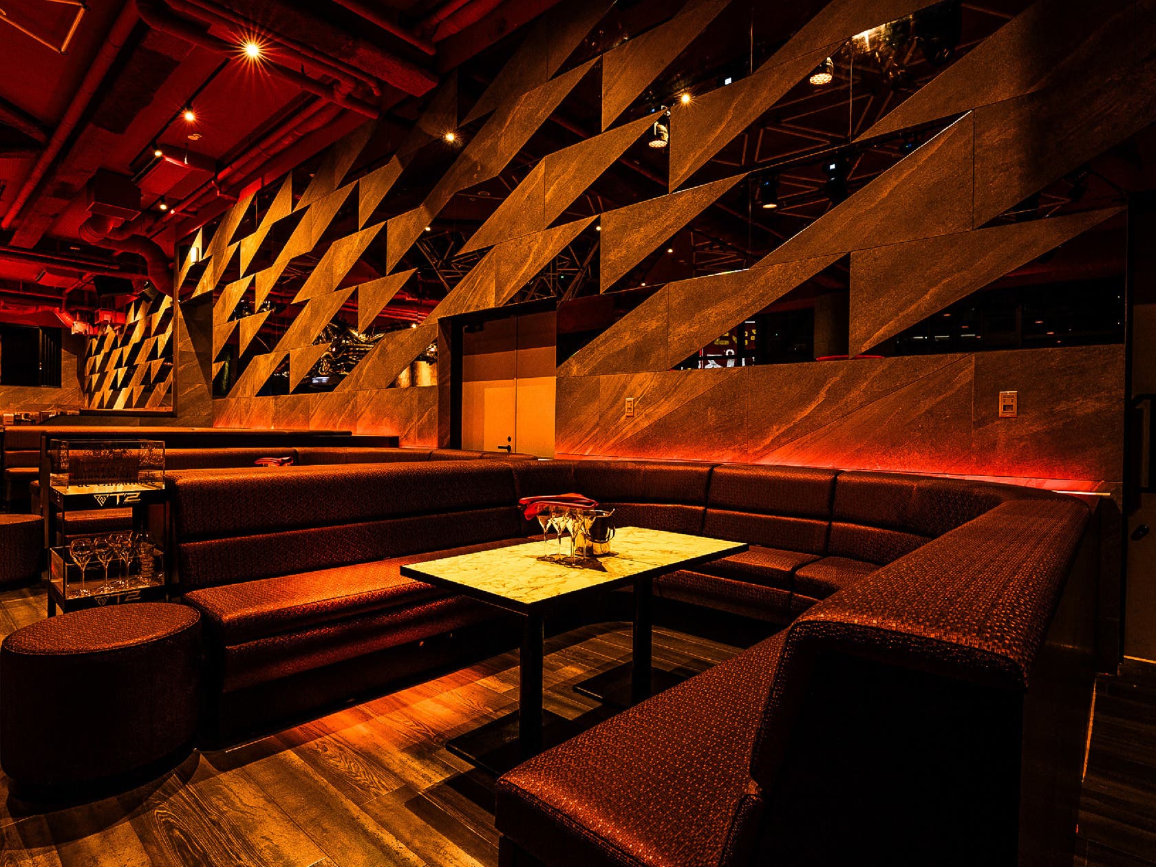 T2 SHINJUKU 新宿 新宿駅直結で1フロア総面積300坪以上、天井高7m、収容キャパシティ1,000人の新宿最大級クラブの写真7