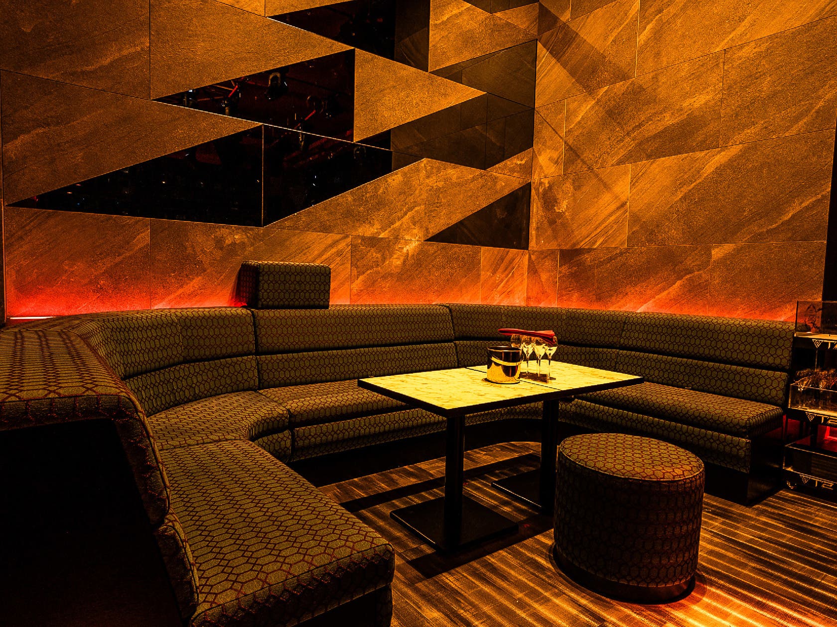 T2 SHINJUKU 新宿 新宿駅直結で1フロア総面積300坪以上、天井高7m、収容キャパシティ1,000人の新宿最大級クラブの写真9