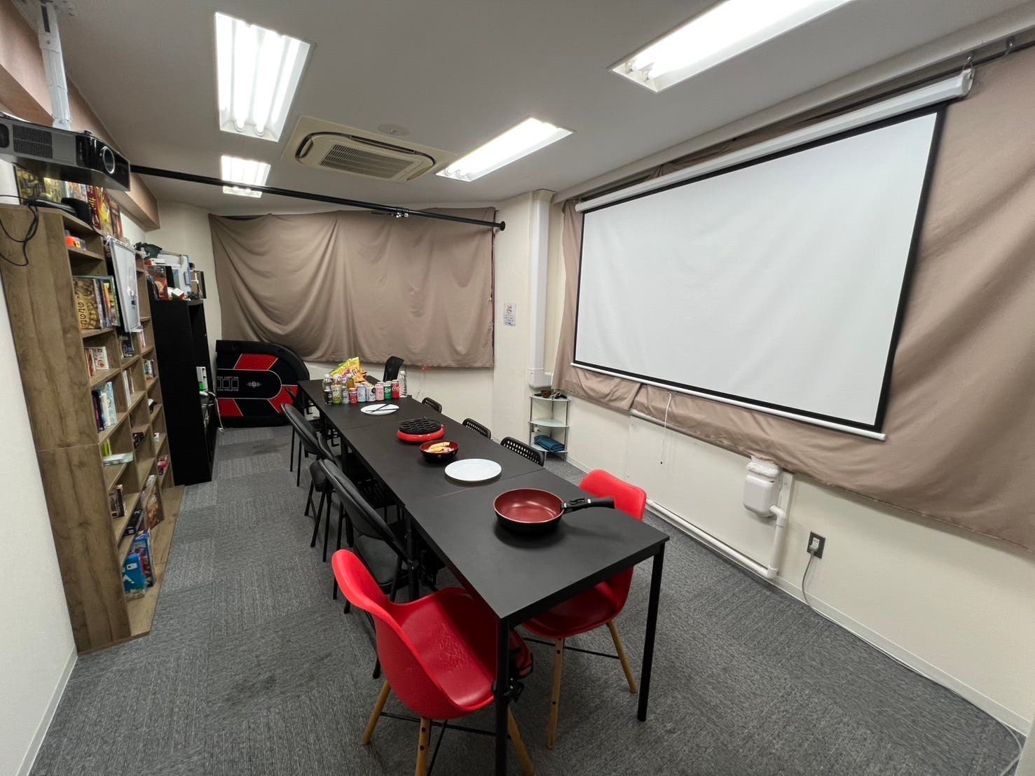 【OPEN記念】四谷三丁目/駅1分/キッチン/100㌅プロジェクター/高速wifi/会議/女子会/パーティ/交流会/ボードゲームの写真2
