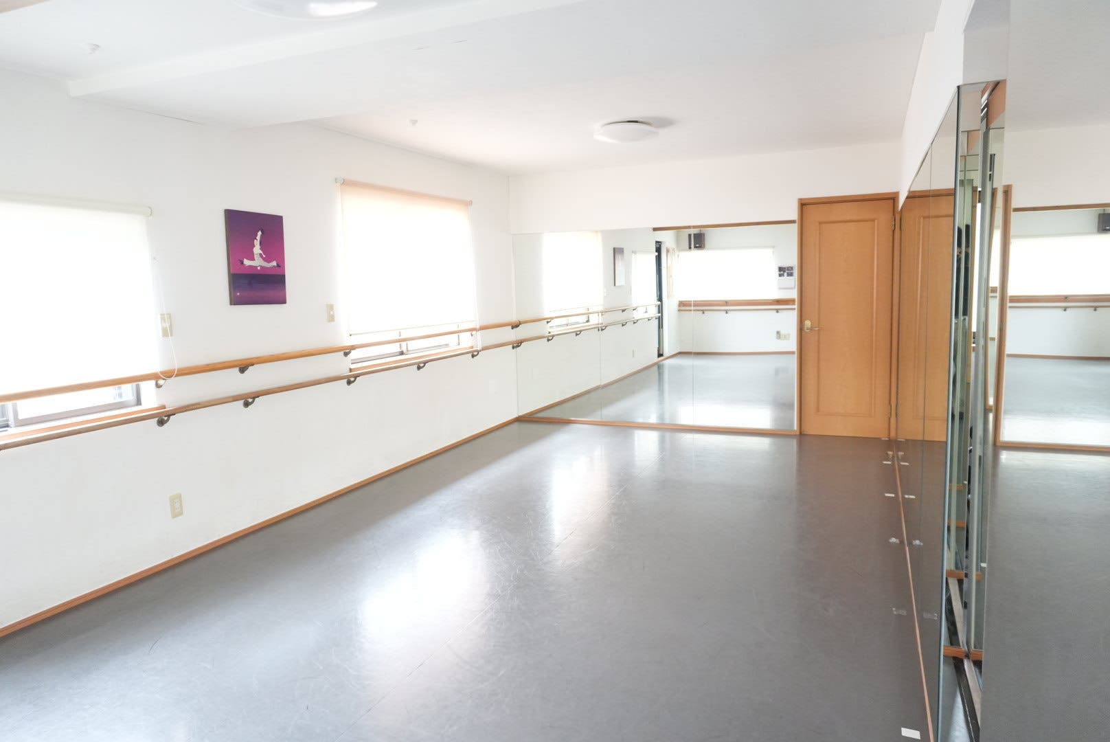 【平塚】タップ・フラメンコOK！2面鏡＆プロ仕様の床で本格ダンス練習｜撮影や演劇にもの写真1