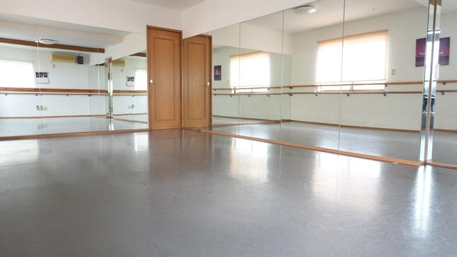 【平塚】タップ・フラメンコOK!2面鏡&プロ仕様の床で本格ダンス練習|撮影や演劇にもの写真4