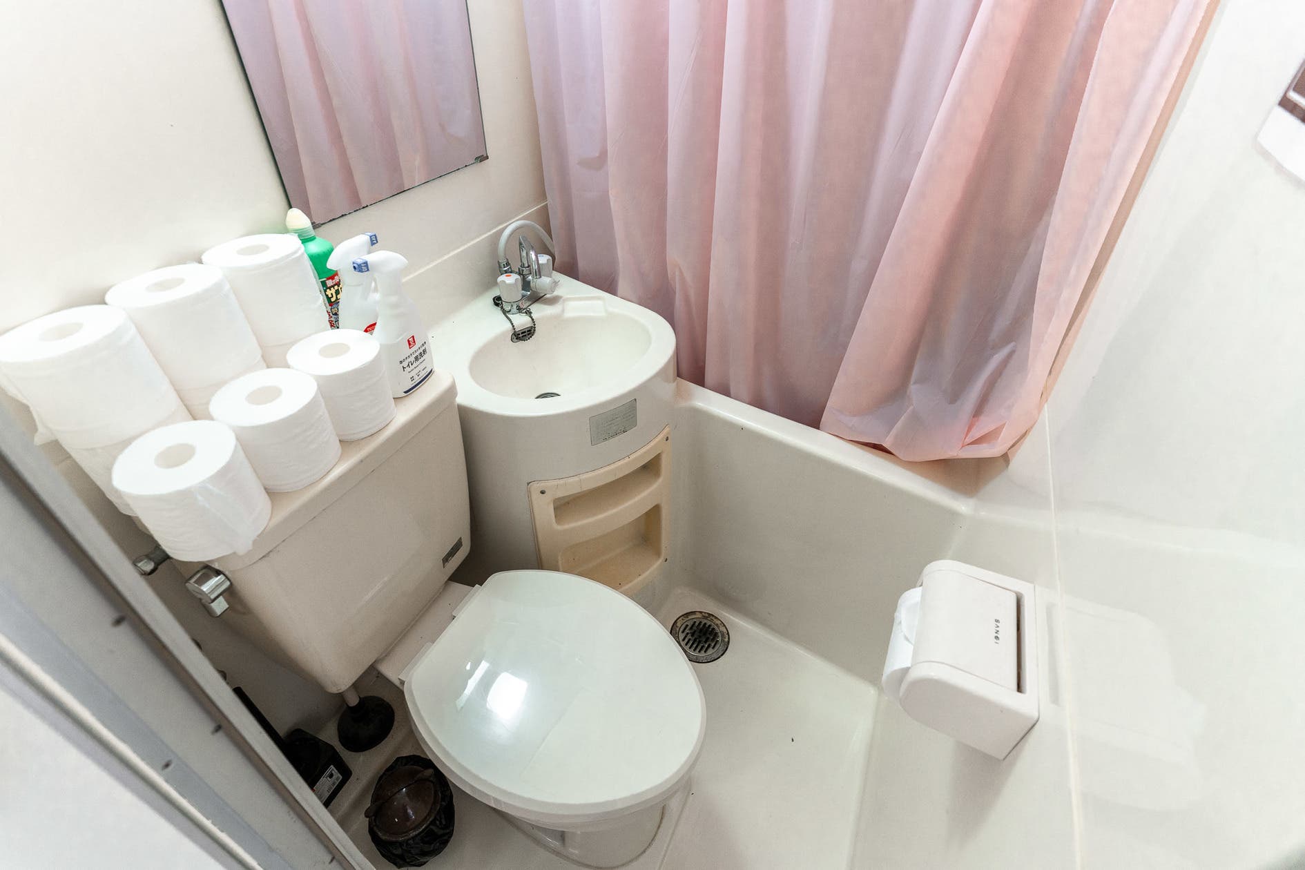 渋谷駅徒歩5分🚶‍♂️白×ピンクのガーリー空間🎀女子会・推し活に最適✨最大15名🍃自然光◎撮影可📸忘年会・クリスマス✨の写真24