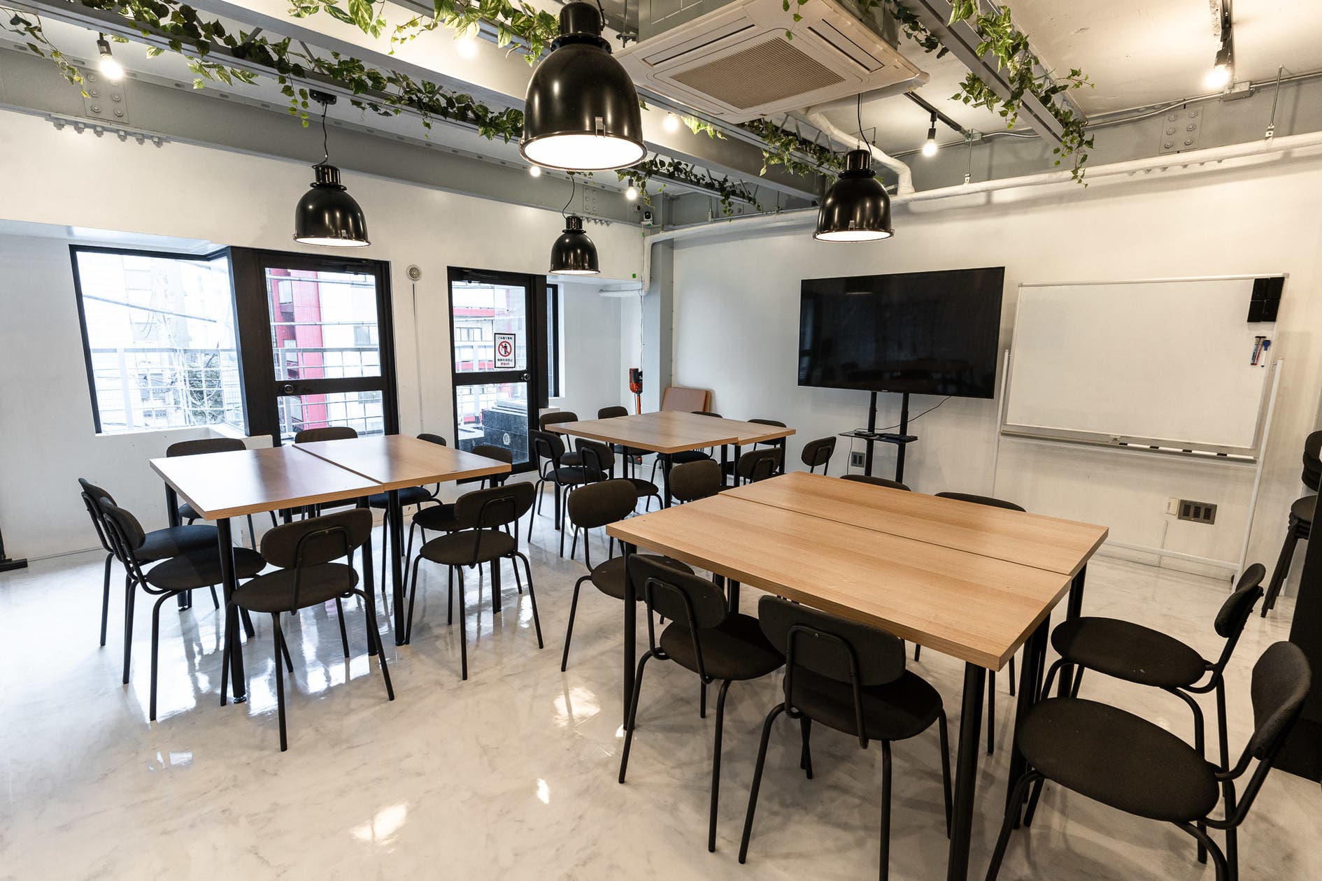 【渋谷駅徒歩7分】広々シェアキッチンスペース◎忘年会・クリスマス会に最適🎉料理会・撮影・交流会・パーティーOK｜自然光有り🌟の写真4