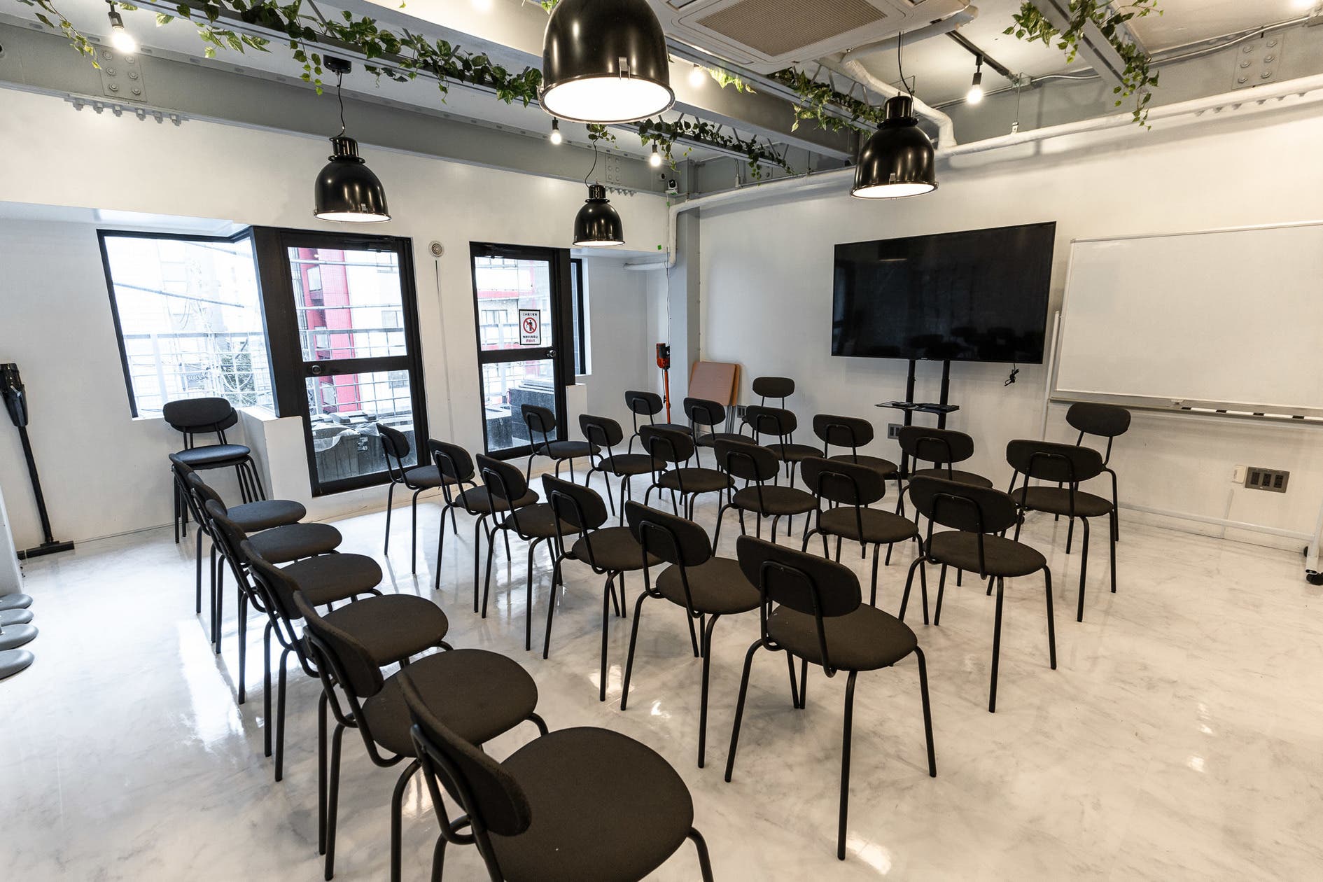 【渋谷駅徒歩7分】広々シェアキッチンスペース◎忘年会・クリスマス会に最適🎉料理会・撮影・交流会・パーティーOK｜自然光有り🌟の写真9