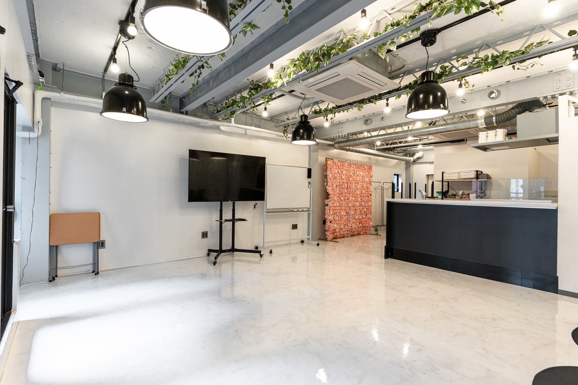 【渋谷駅徒歩7分】広々シェアキッチンスペース◎忘年会・クリスマス会に最適🎉料理会・撮影・交流会・パーティーOK｜自然光有り🌟の写真5