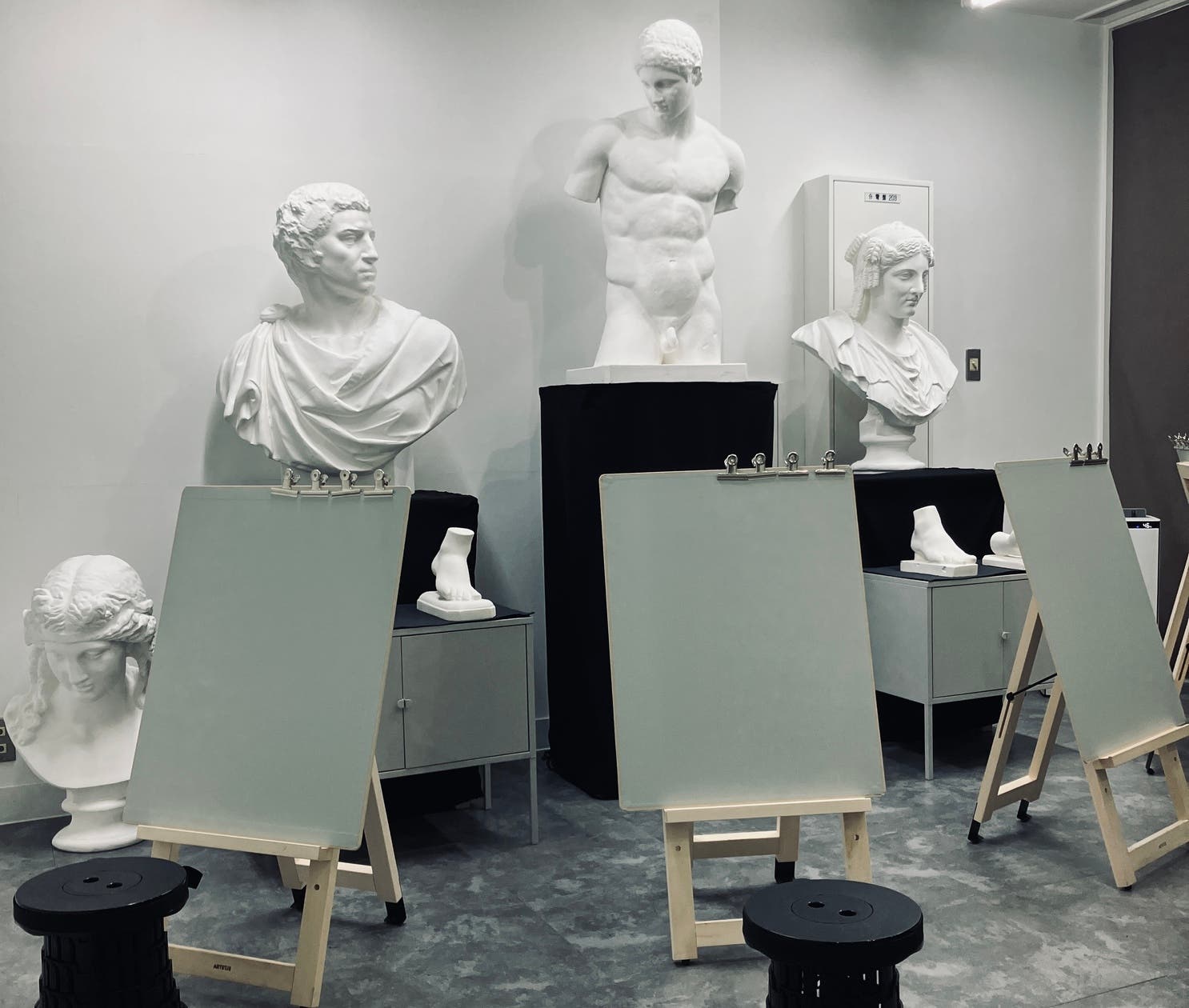 新宿御苑前駅２番出口から徒歩５分の石膏デッサンスペース 『A席』の写真1