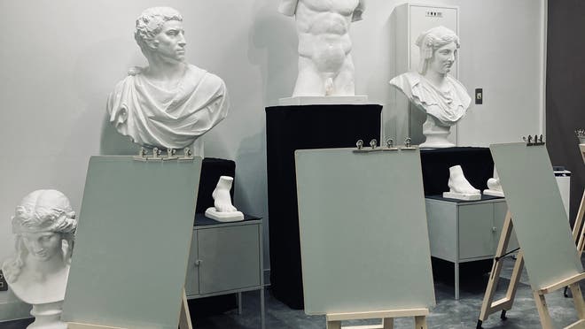 新宿御苑前駅2番出口から徒歩5分の石膏デッサンスペース 『A席』の写真1