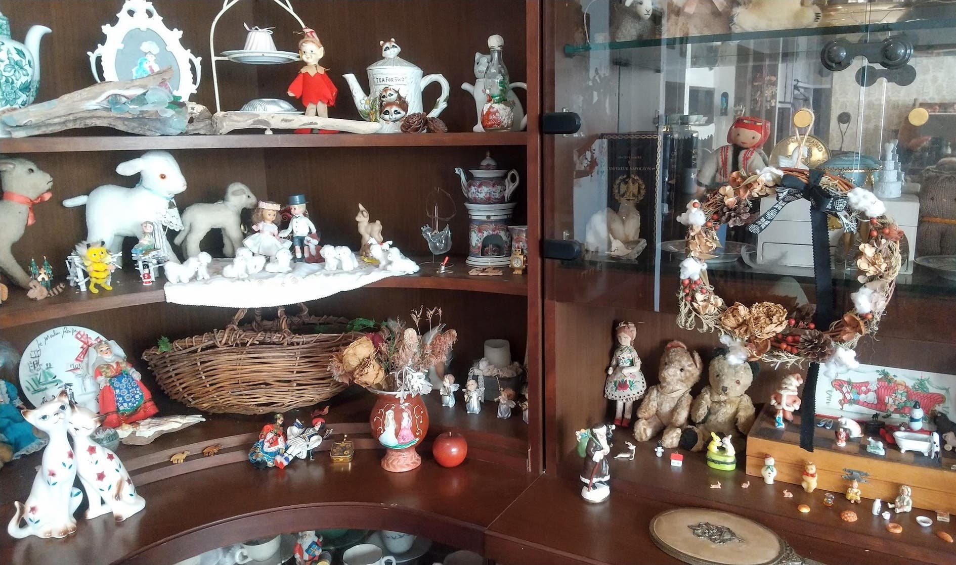 かわいい雑貨がいっぱいの、絵本の世界のような癒し空間。12月はムード満点のクリスマス装飾でお迎えします。の写真7