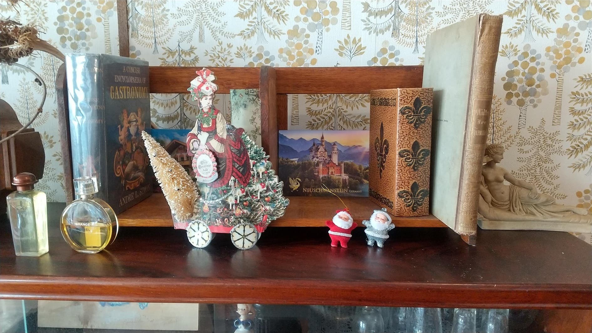 かわいい雑貨がいっぱいの、絵本の世界のような癒し空間。12月はムード満点のクリスマス装飾でお迎えします。の写真8