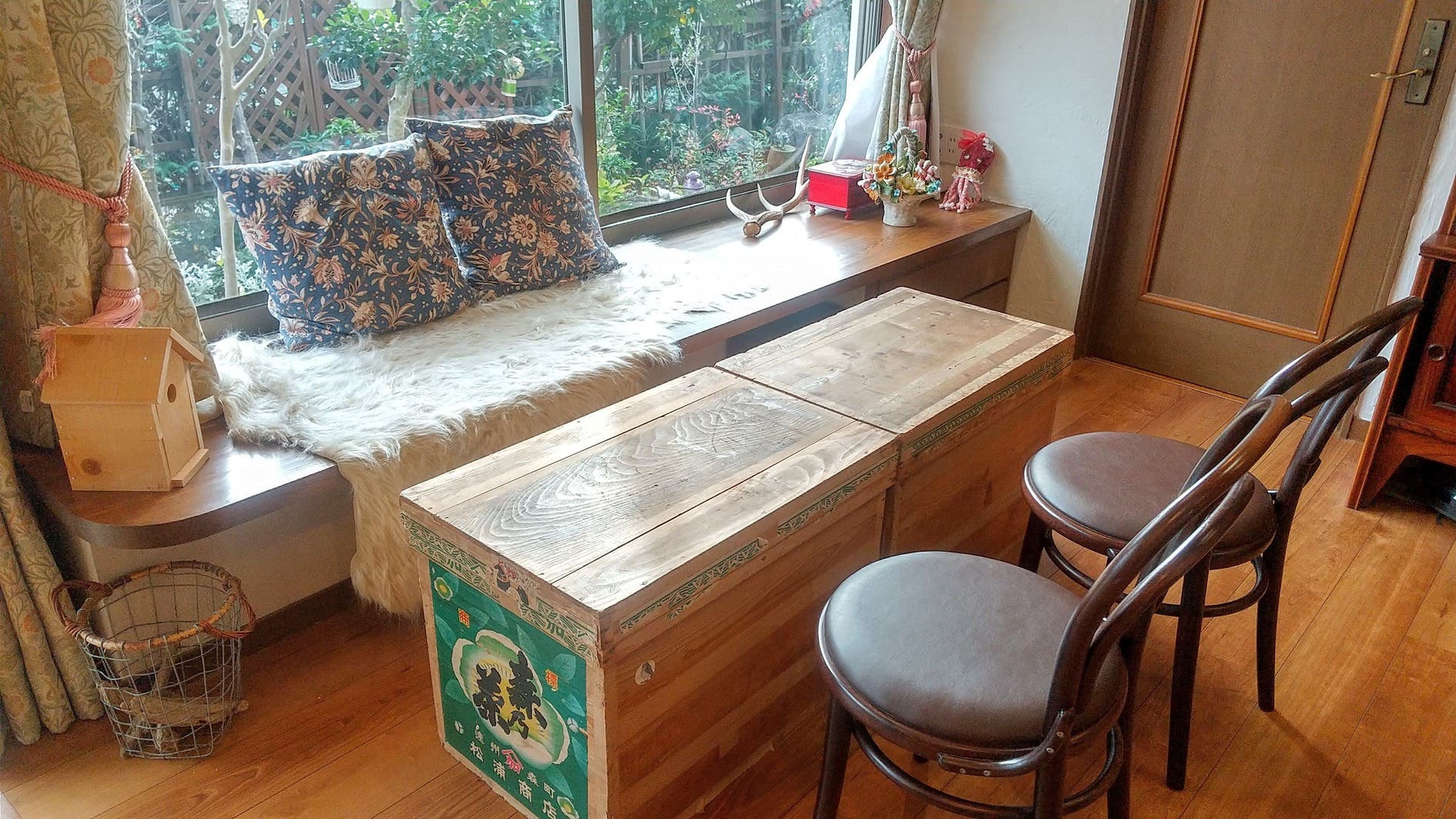 かわいい雑貨がいっぱいの、絵本の世界のような癒し空間。12月はムード満点のクリスマス装飾でお迎えします。の写真15