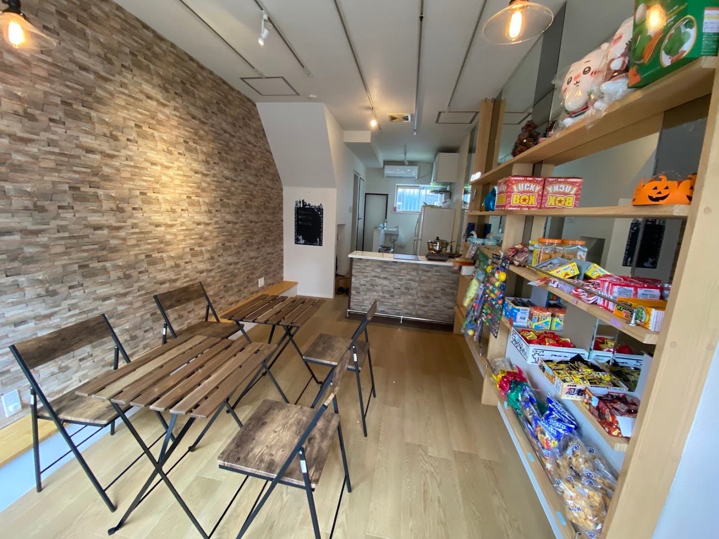 阪急庄内駅西口から徒歩9分のカフェ店舗です。の写真1