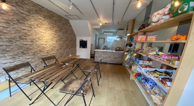 阪急庄内駅西口から徒歩9分のカフェ店舗です。