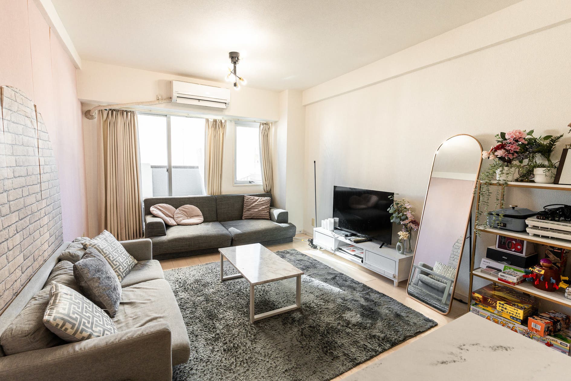 渋谷駅徒歩5分🚶‍♂️白×ピンクのガーリー空間🎀女子会・推し活に最適✨最大15名🍃自然光◎撮影可📸忘年会・クリスマス✨の写真11