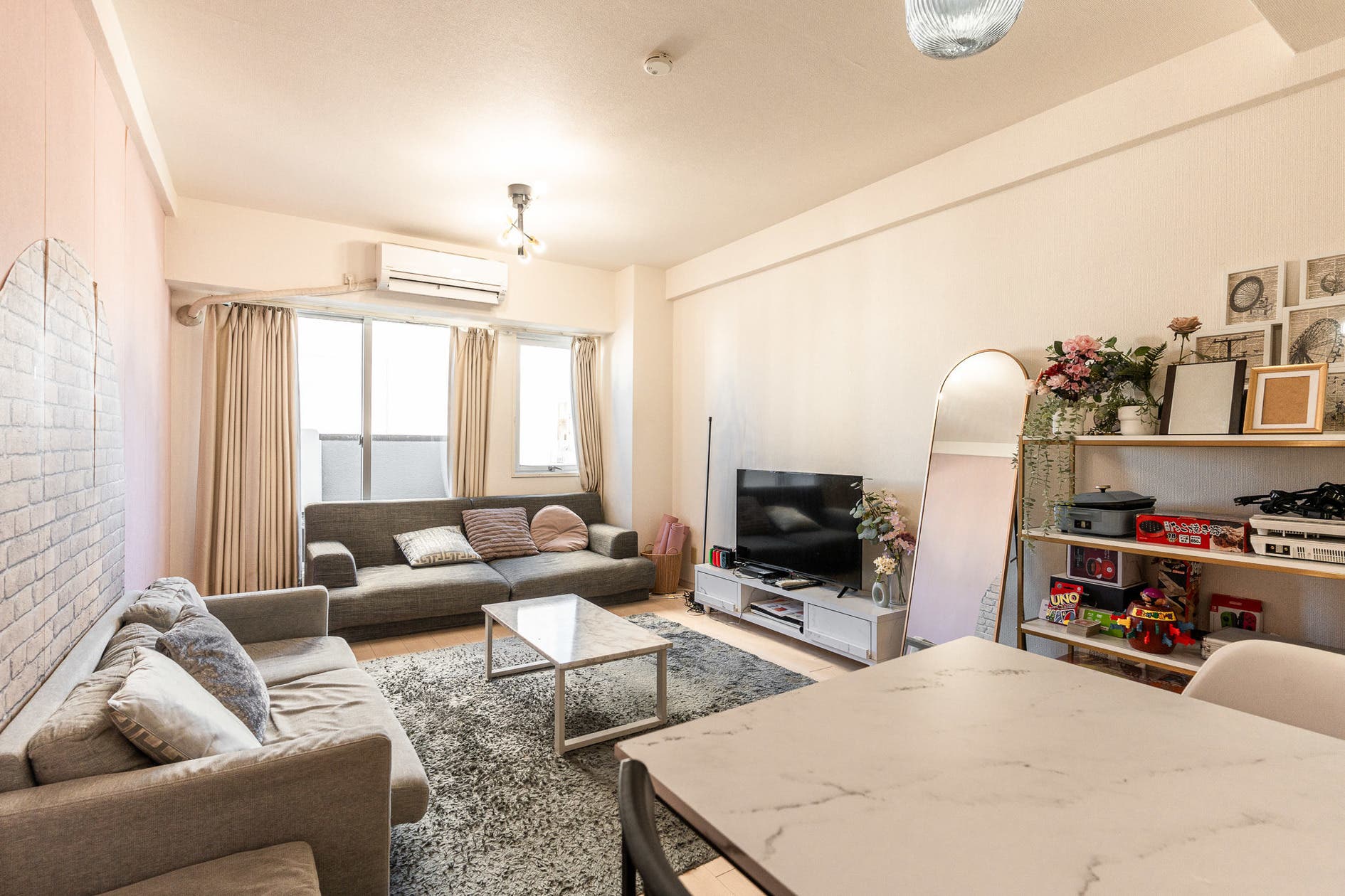 渋谷駅徒歩5分🚶‍♂️白×ピンクのガーリー空間🎀女子会・推し活に最適✨最大15名🍃自然光◎撮影可📸忘年会・クリスマス✨の写真18