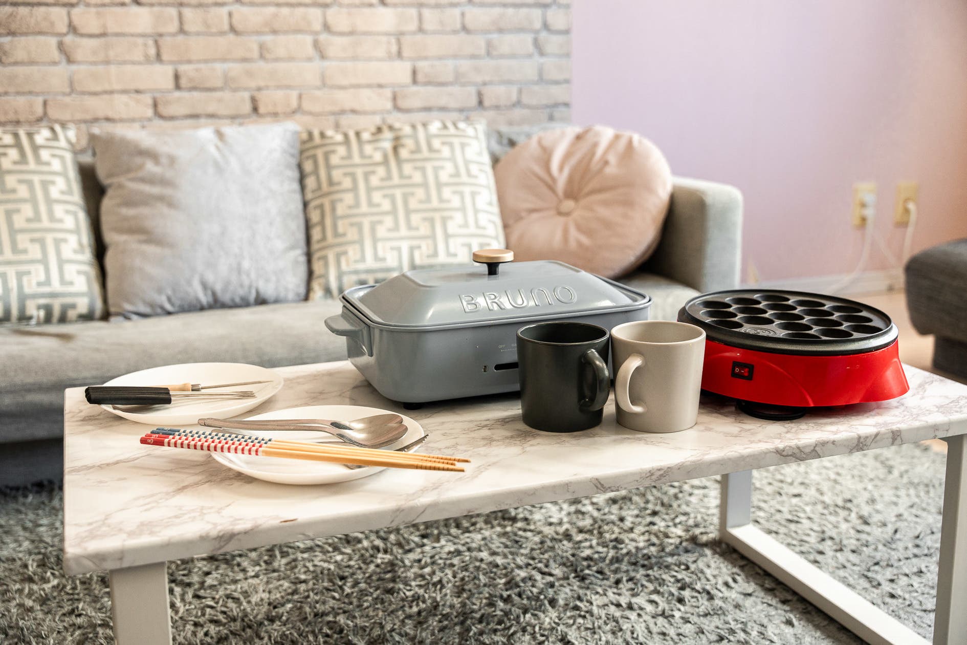 渋谷駅徒歩5分🚶‍♂️白×ピンクのガーリー空間🎀女子会・推し活に最適✨最大15名🍃自然光◎撮影可📸忘年会・クリスマス✨の写真3