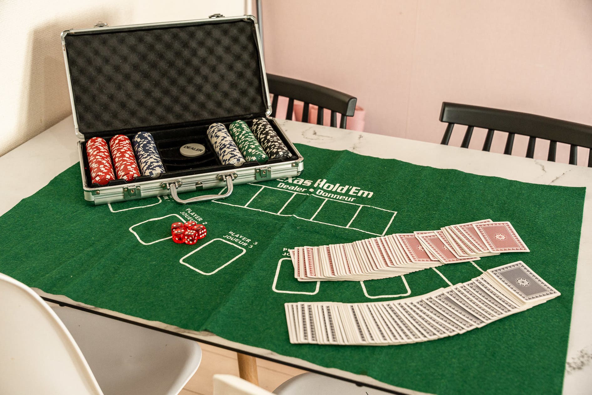 渋谷駅徒歩5分🚶‍♂️白×ピンクのガーリー空間🎀女子会・推し活に最適✨最大15名🍃自然光◎撮影可📸忘年会・クリスマス✨の写真9