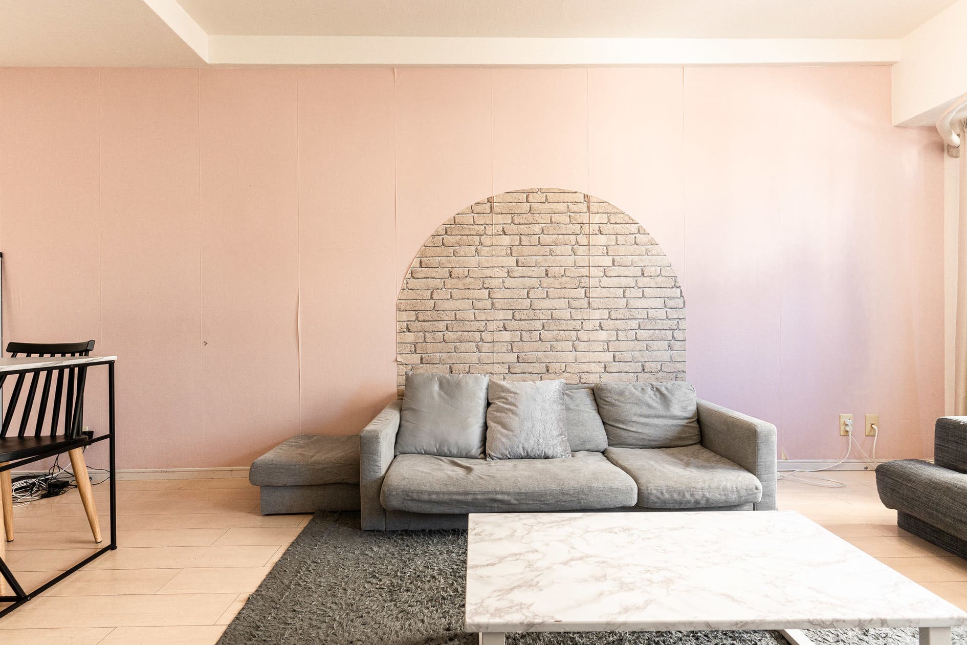 渋谷駅徒歩5分🚶‍♂️白×ピンクのガーリー空間🎀女子会・推し活に最適✨最大15名🍃自然光◎撮影可📸忘年会・クリスマス✨の写真13