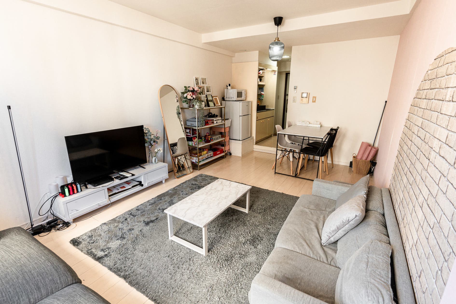 渋谷駅徒歩5分🚶‍♂️白×ピンクのガーリー空間🎀女子会・推し活に最適✨最大15名🍃自然光◎撮影可📸忘年会・クリスマス✨の写真4