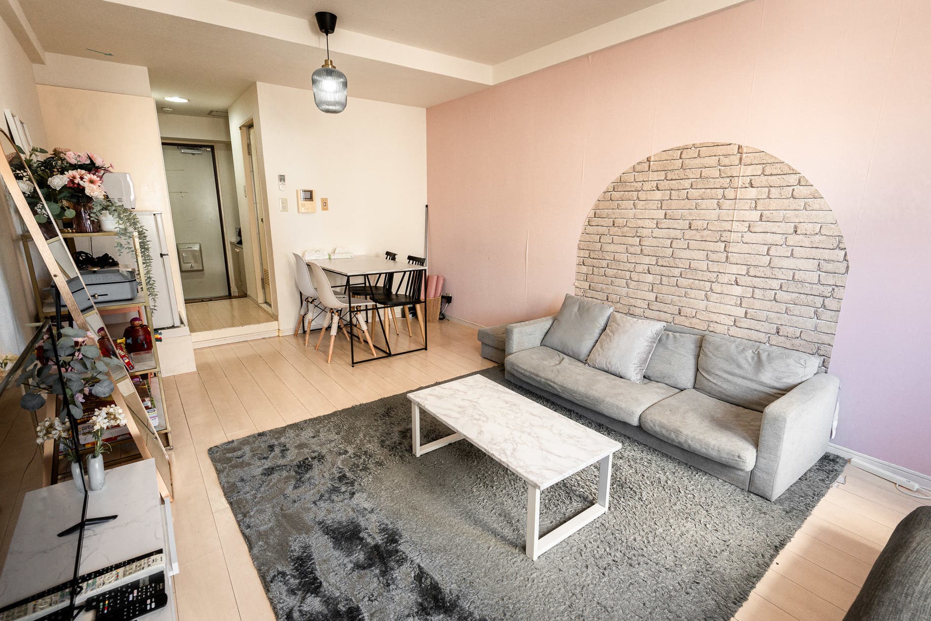 渋谷駅徒歩5分🚶‍♂️白×ピンクのガーリー空間🎀女子会・推し活に最適✨最大15名🍃自然光◎撮影可📸忘年会・クリスマス✨の写真21