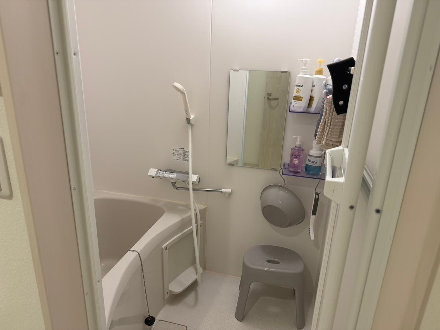 🚿シャワーのご利用※タオル類は置いてありませんのでお近くでお買い求めください(浴槽は使用不可)の画像1