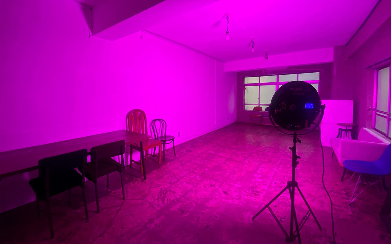 優しい自然光が入るヴィンテージビル内のインダストリアルな空間！LED＆ストロボなど無料で使える照明機材も充実！！の写真3