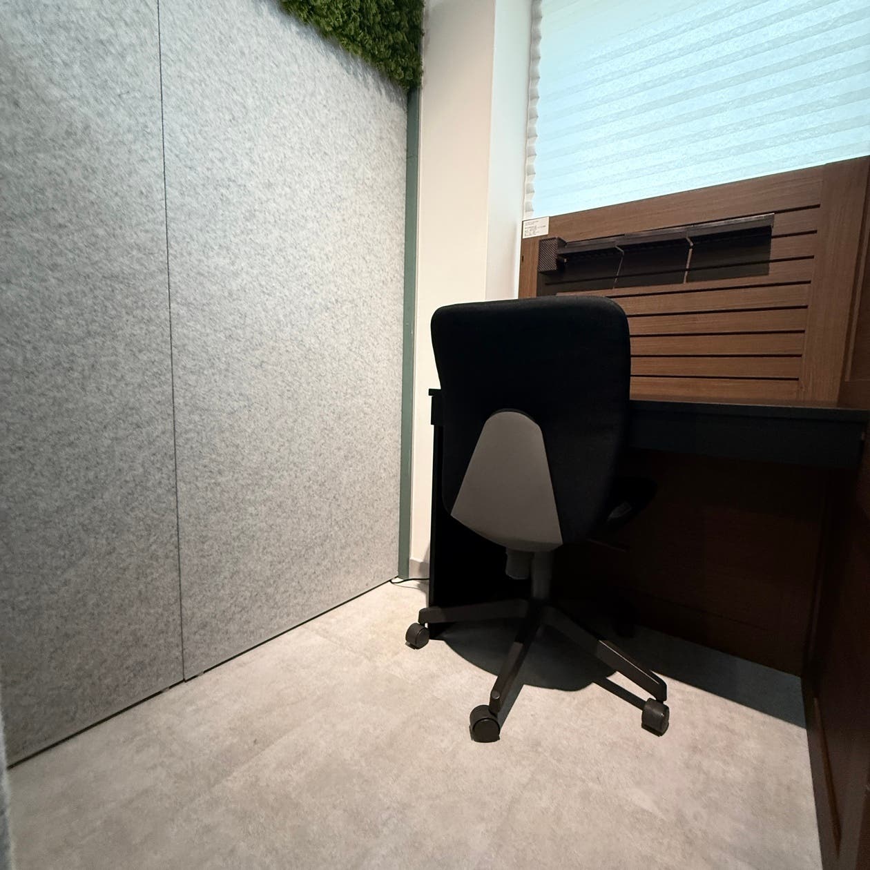 【阪急六甲1分】大人の自習室｜広々上質な半個室ブース｜カフェ代わりの仕事場☕高速WiFi＆フリードリンクの写真4