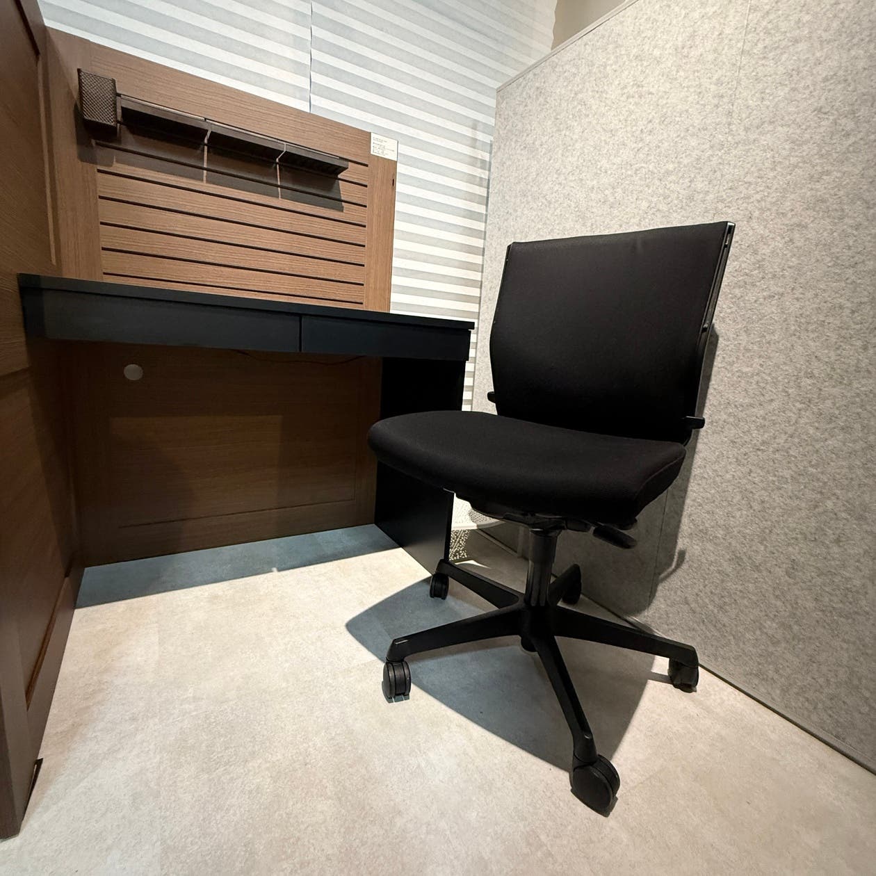 【阪急六甲1分】大人の自習室｜広々上質な半個室ブース｜カフェ代わりの仕事場☕高速WiFi＆フリードリンクの写真3