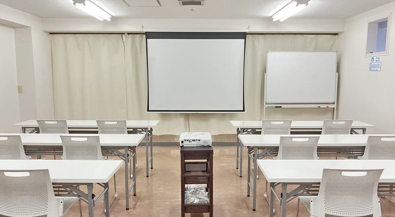 第四会議室 3名掛け最大24席 |Wi-Fi|プロジェクター|ホワイトボード|演台|無料【高崎駅徒歩7分 販売利用OK】