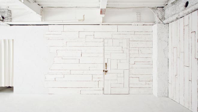 【大阪 本町駅 徒歩5分】展示会・ギャラリー にも最適! 格安で利用できる白を基調にしたアンティークなレンタル撮影スタジオの写真6