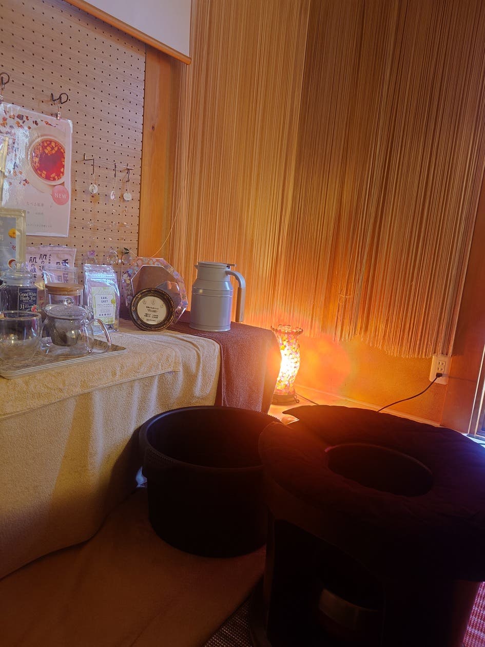 平成通りから入ってすぐ閑静な住宅街にある一軒家のレンタルサロンです。の写真3