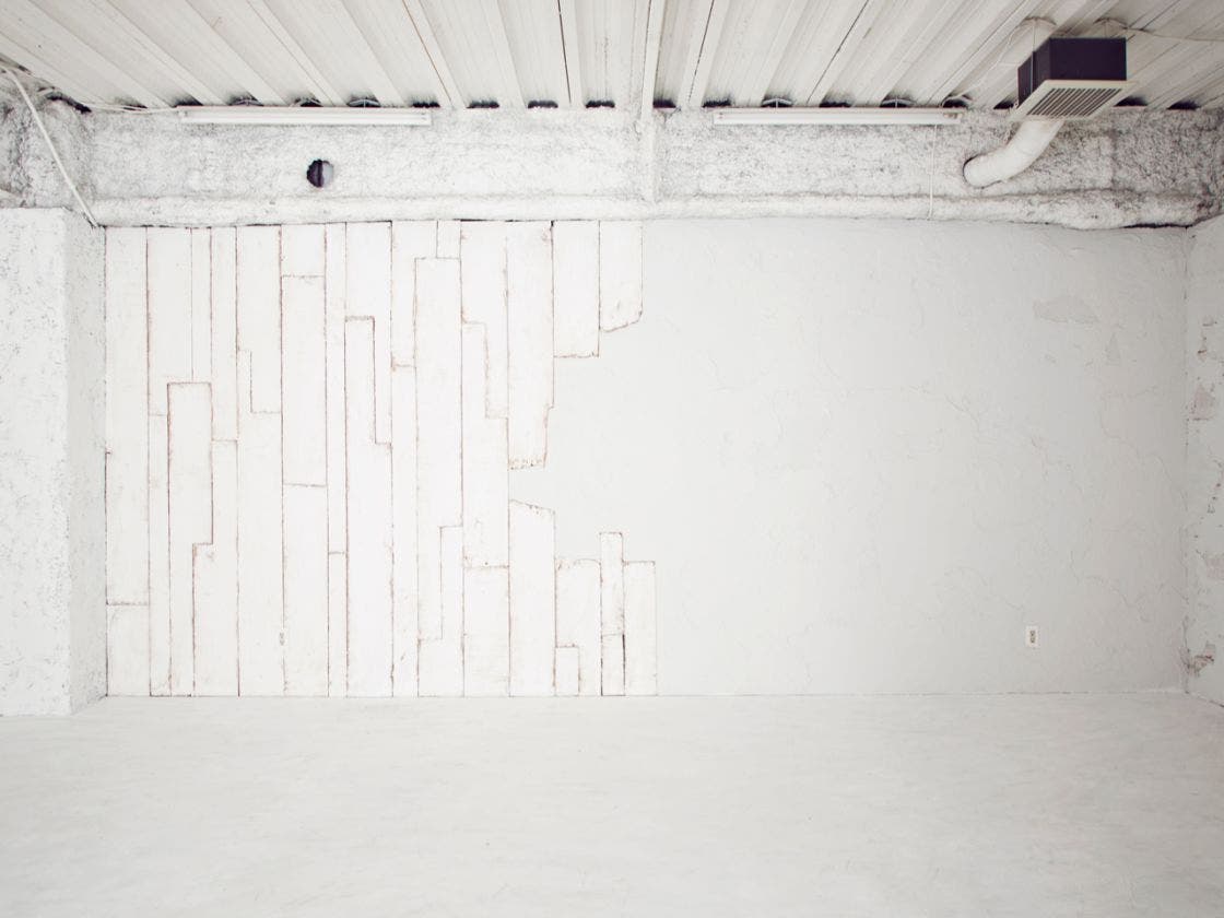 【大阪 本町駅 徒歩5分】展示会・ギャラリー にも最適！ 格安で利用できる白を基調にしたアンティークなレンタル撮影スタジオの写真11