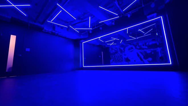 1st/アーティスティックな背景と天井LEDが映えるスタジオ!の写真1