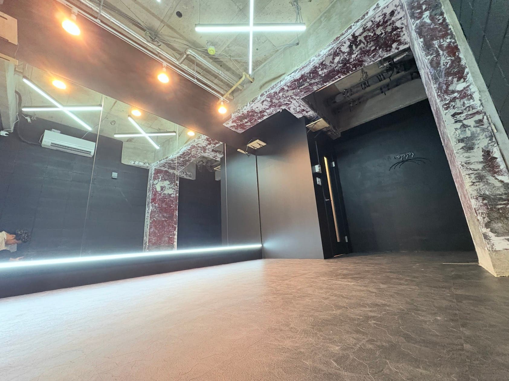 3st/少人数でのチーム練習などに最適なスタジオ！の写真1