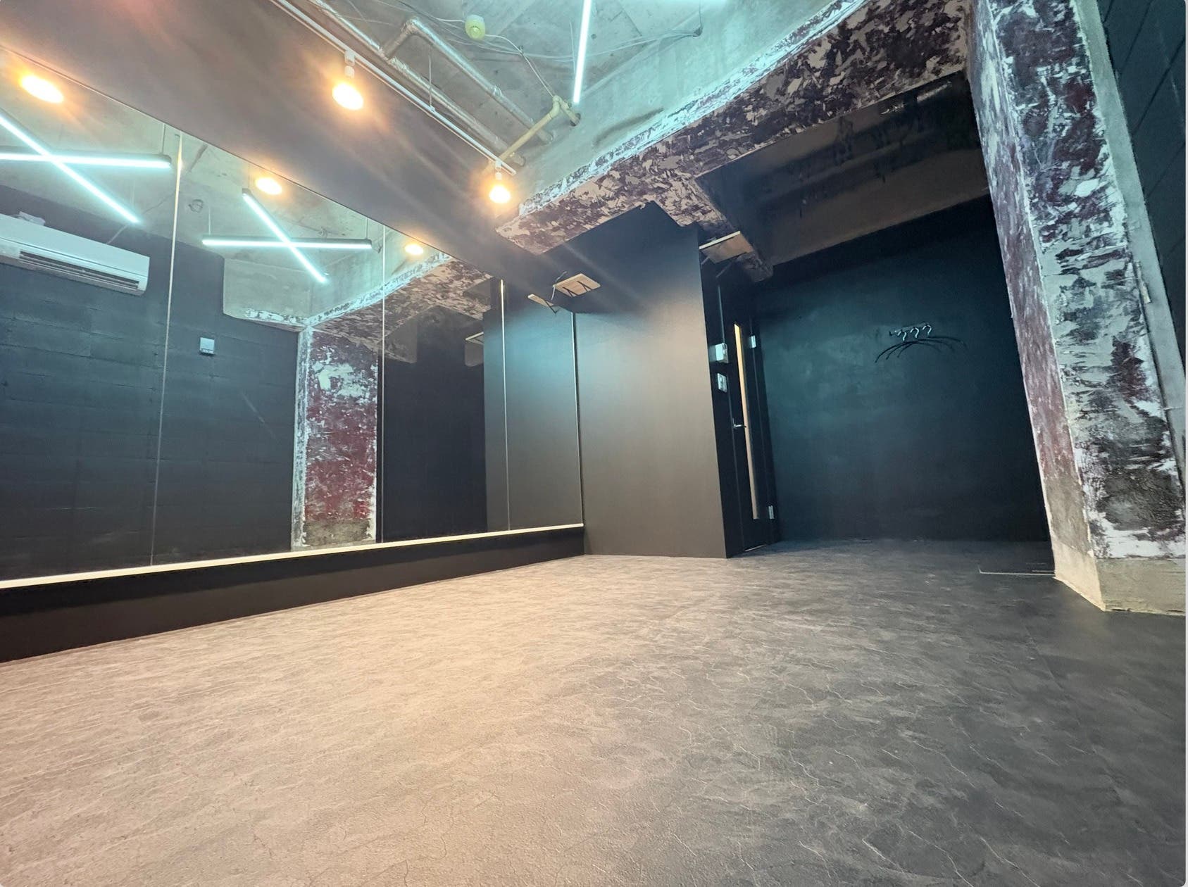 3st/少人数でのチーム練習などに最適なスタジオ！の写真2