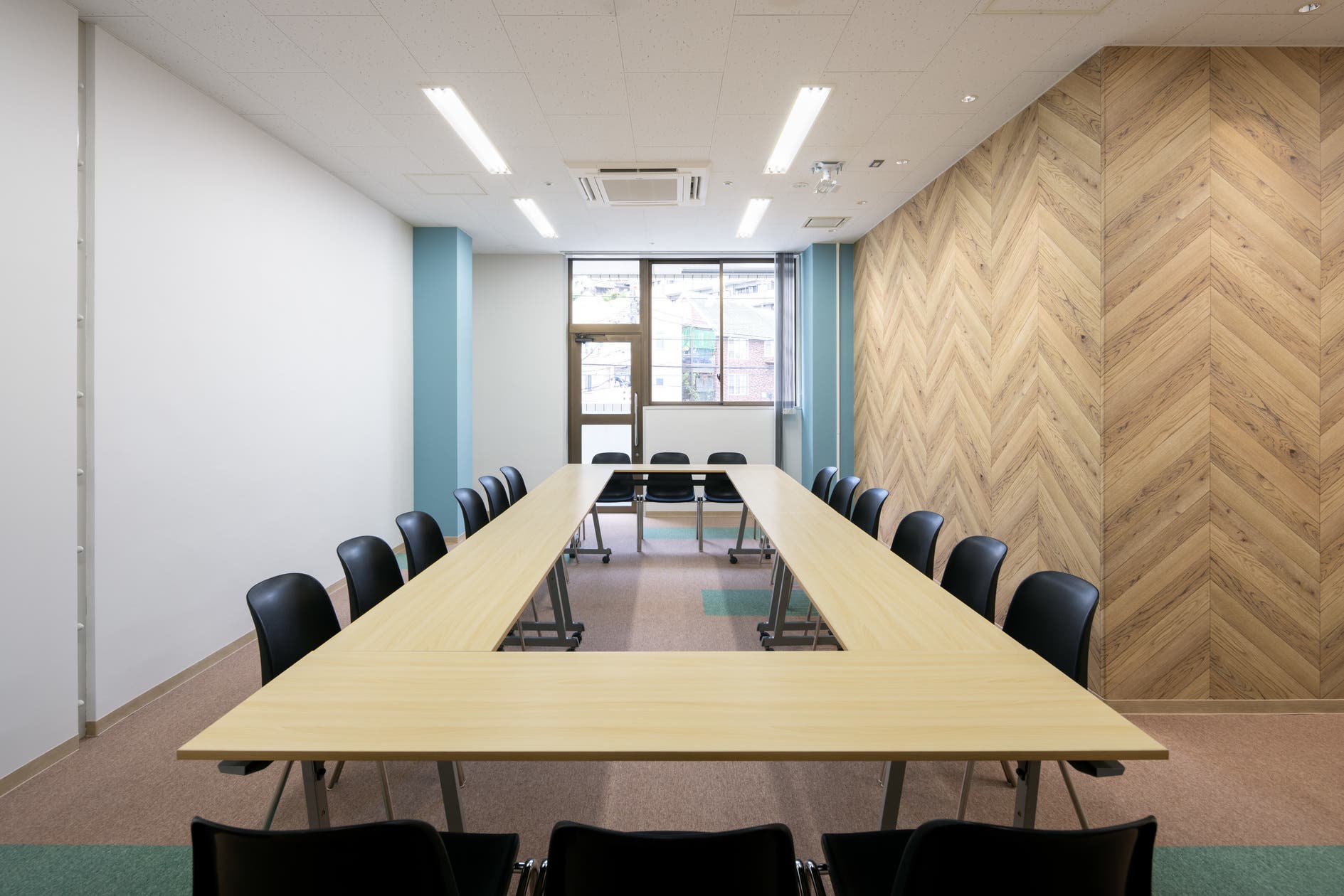 【桜木町駅スグ】【みなとみらい至近】✨会議室！🌟教室やフィットネスにも！💖キッズスペース完備のレンタルスペースちぇるる野毛！の写真1