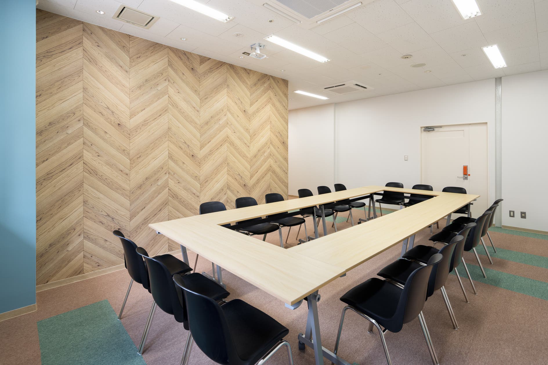 【桜木町駅スグ】【みなとみらい至近】✨会議室！🌟教室やフィットネスにも！💖キッズスペース完備のレンタルスペースちぇるる野毛！の写真3