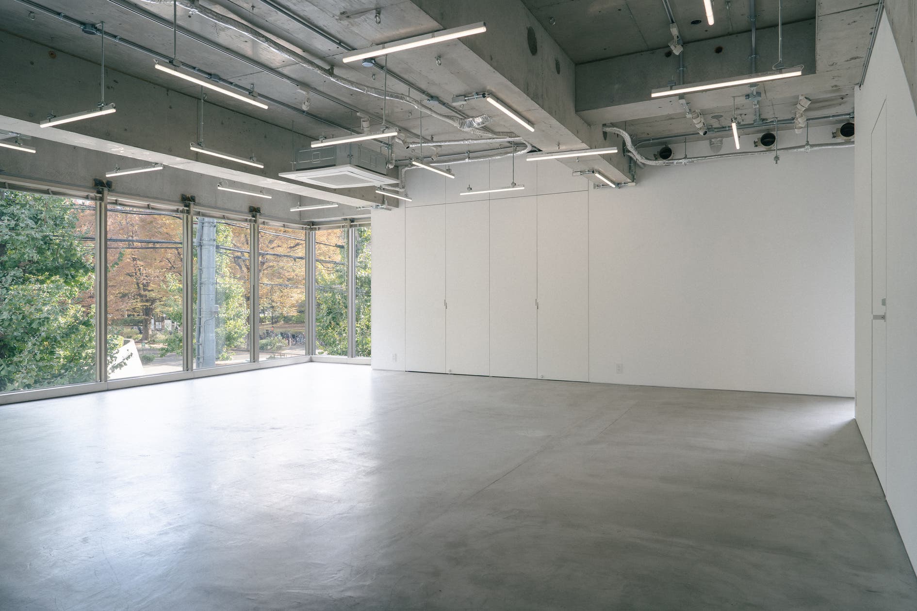 世田谷駒沢公園入口の目の前に位置する大きなイベントスペース。の写真2