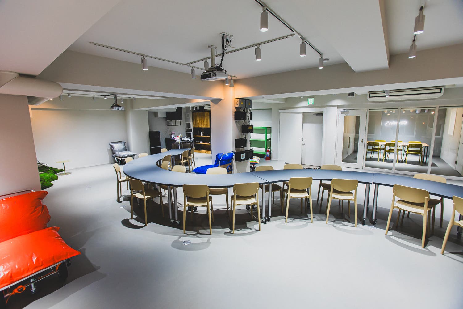 水道橋徒歩4分　'25年11月オープンの防音キッチン付・苔山のあるイベントスペースの写真4