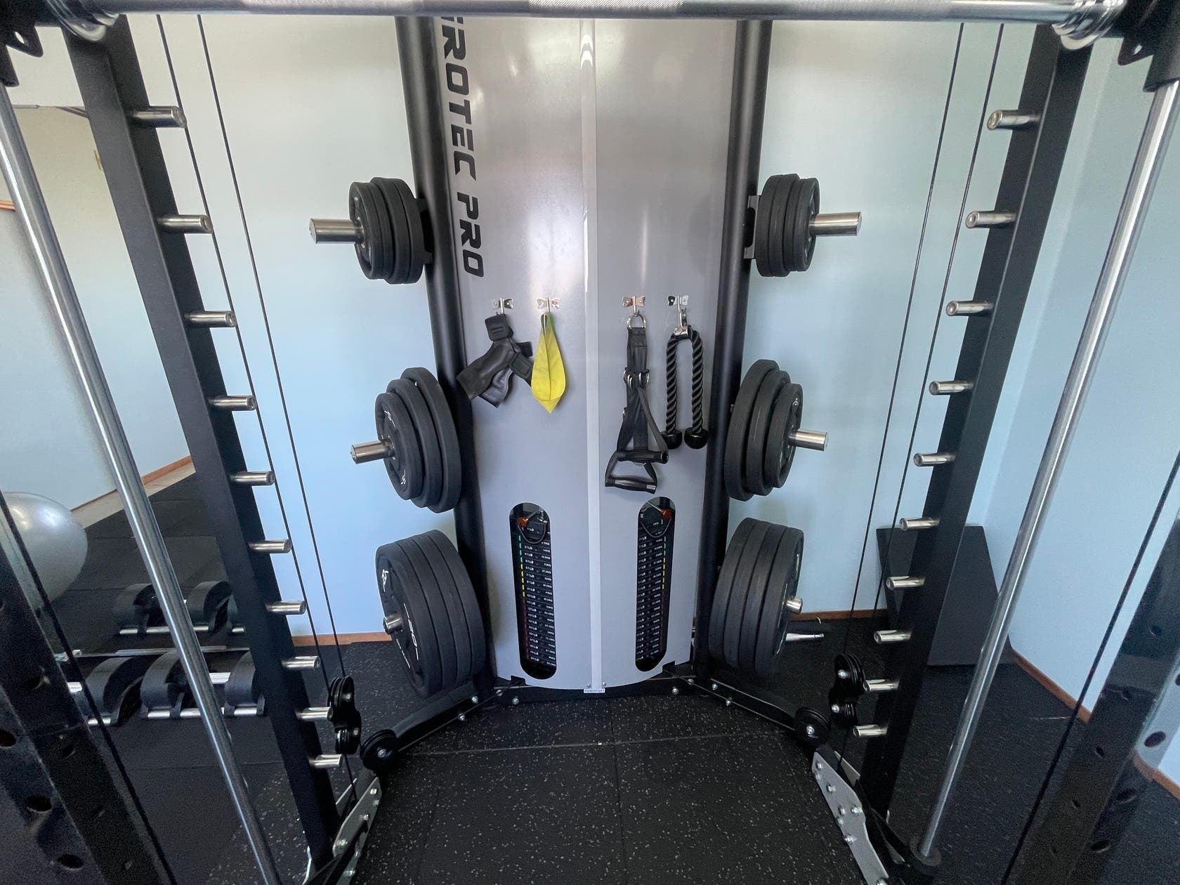 【高品質マシン完備！】レンタルジム/完全個室・IROTECスミスマシン完備・パーソナル指導、自主トレ、合トレに利用可能です！の写真2