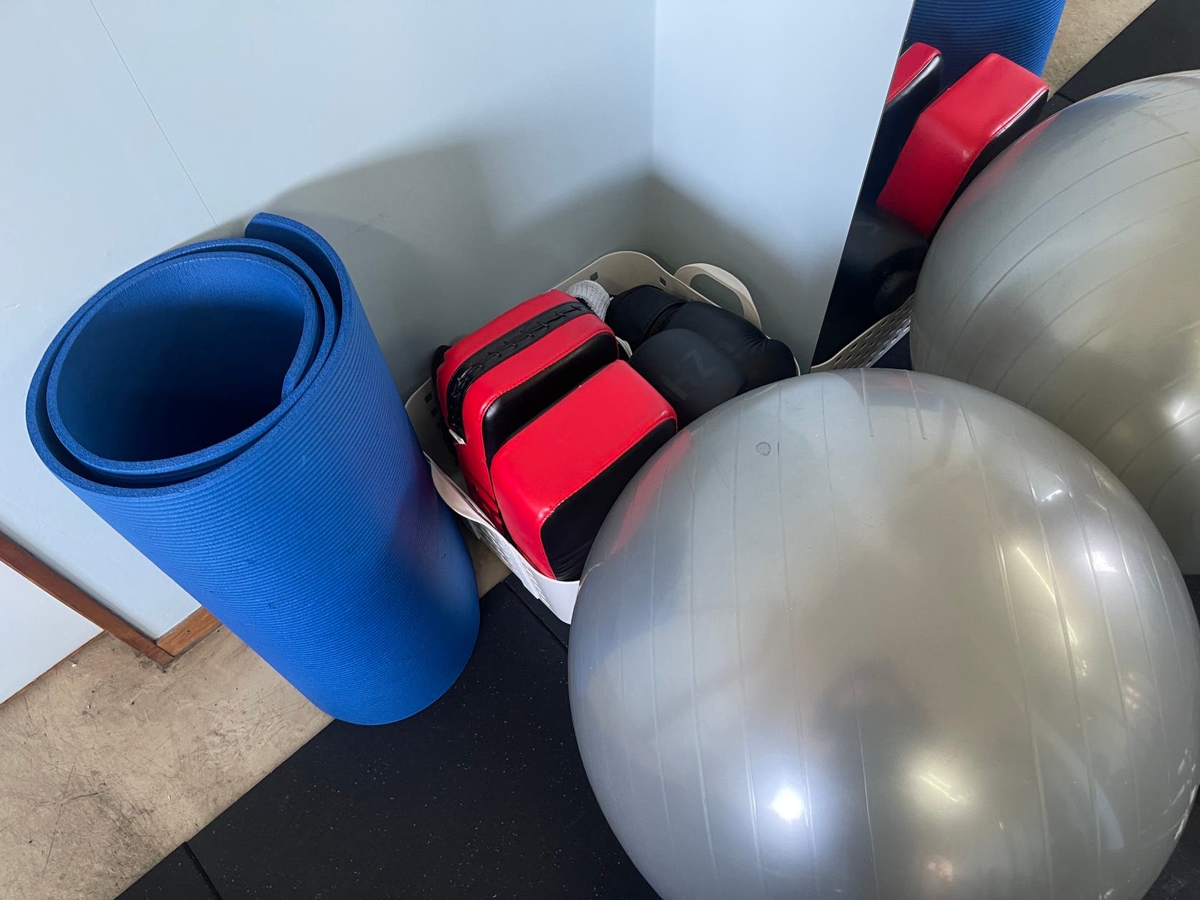 【高品質マシン完備！】レンタルジム/完全個室・IROTECスミスマシン完備・パーソナル指導、自主トレ、合トレに利用可能です！の写真4