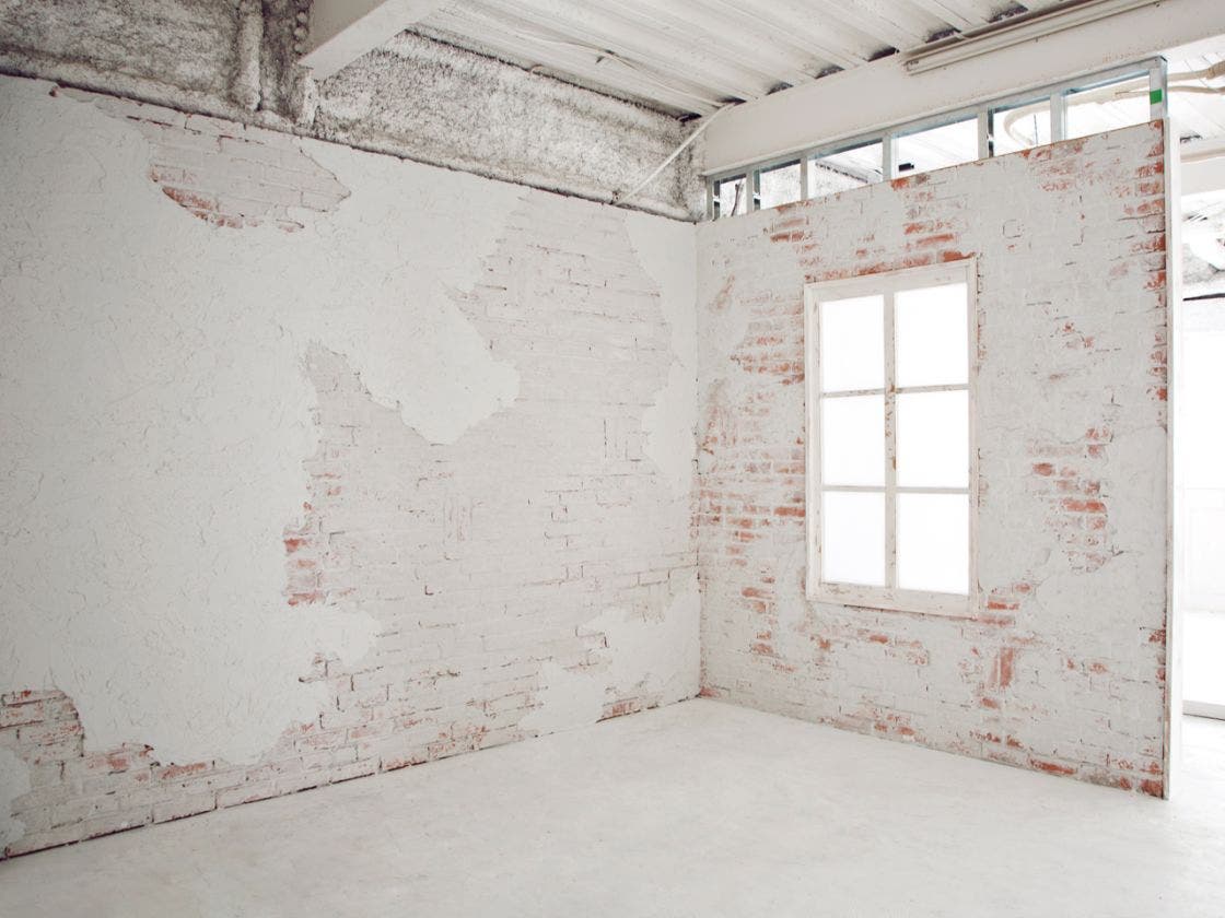 【大阪 本町駅 徒歩5分】展示会・ギャラリー にも最適！ 格安で利用できる白を基調にしたアンティークなレンタル撮影スタジオの写真15