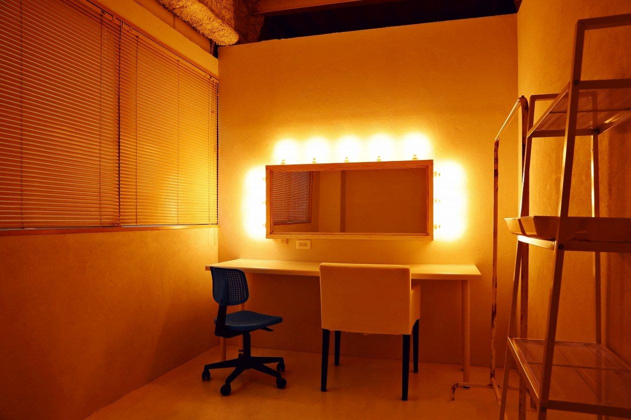 【大阪 本町駅 徒歩5分】展示会・ギャラリー にも最適！ 格安で利用できる白を基調にしたアンティークなレンタル撮影スタジオの写真20